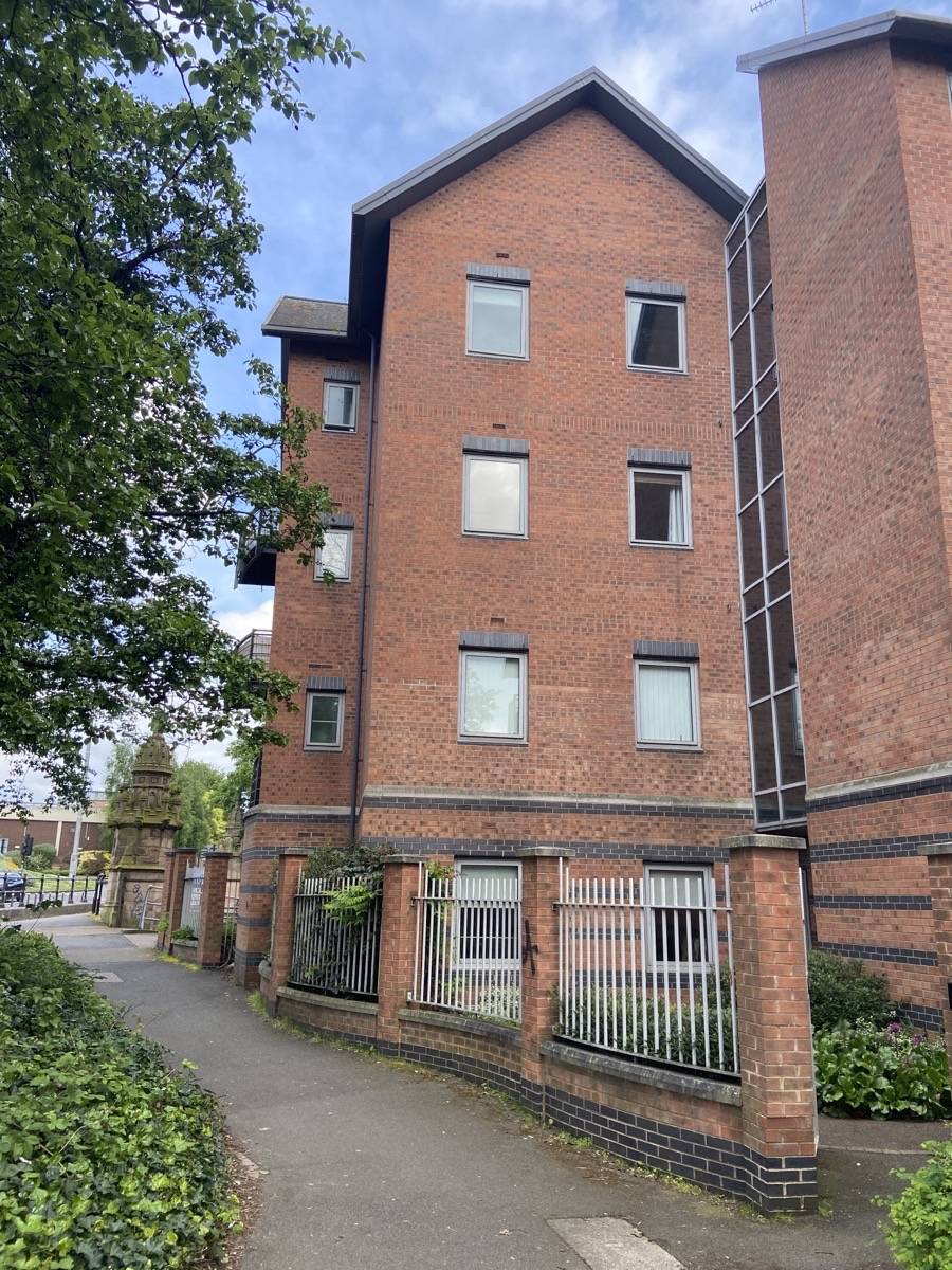 The Summit Bronze Studio Tower - Student Living with Sulets